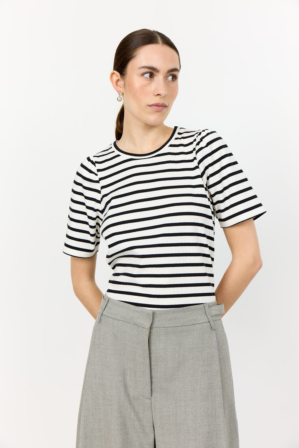 LR-NEDDIE 1 T-shirt in Off white from Leveté Room | Leveteroom.com